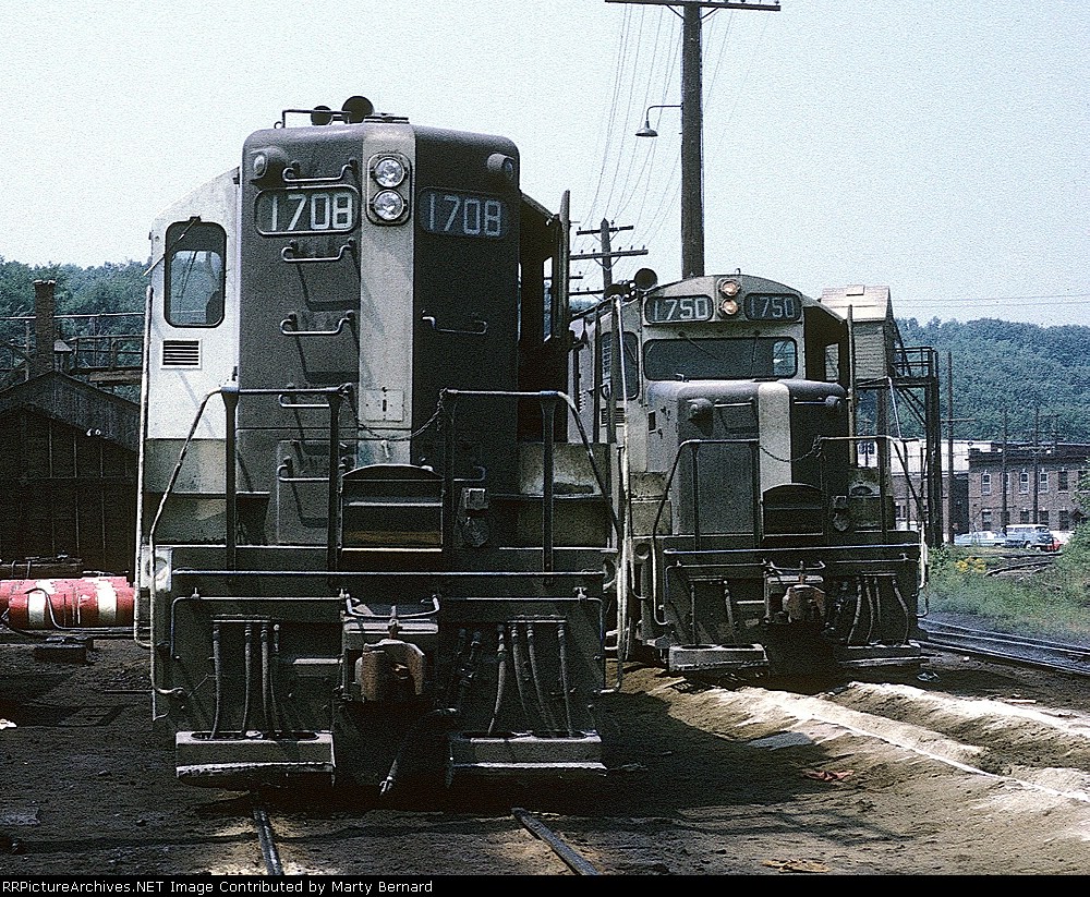 B&M 1708 and 1755, The White Nose Strip Works On the GP9 But Not the GP18. It's 1970